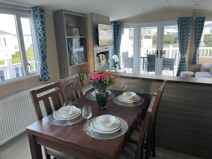 Luxury Romantic 2 Bedroom Caravan Trecco Bay - Porthcawl