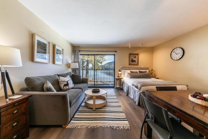 Charming Deluxe Studio W/lake View #246 At Donner Lake Village - Truckee, CA