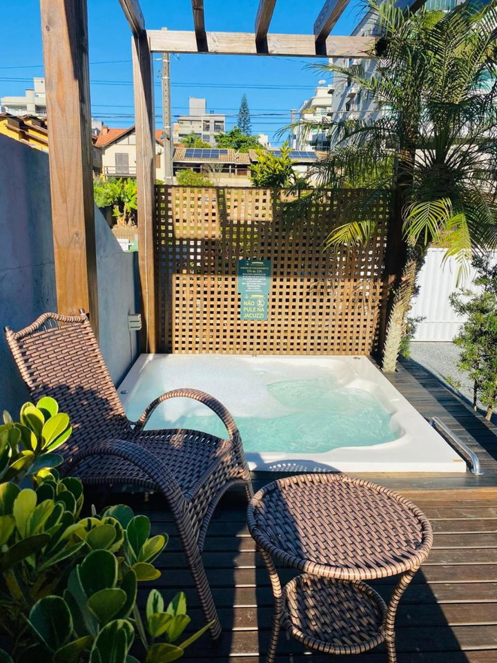 Residencial Com Piscina E Jacuzzi Com Vista Para A Natureza - Porto Belo