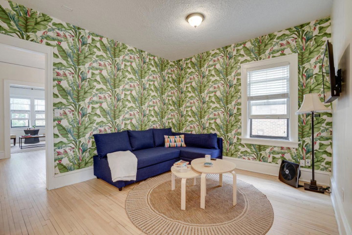 Bright Minneapolis Apartment - 1 Mi To Downtown! - Brooklyn Park, MN