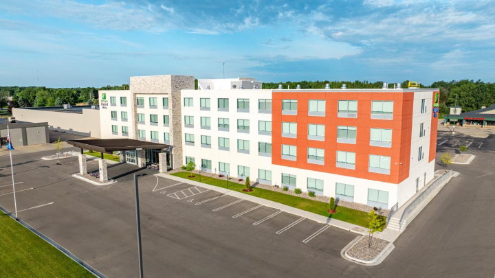 Holiday Inn Express & Suites Marinette By Ihg - Door County, WI