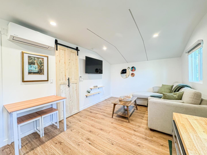 Cozy Designer Guesthouse With Style - Re - Calabasas, CA
