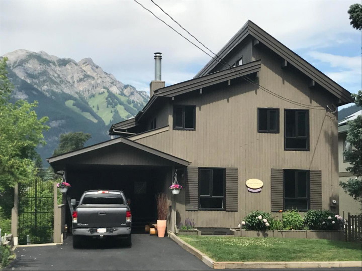 Mountain View Bed & Breakfast - Banff, AB, Canada