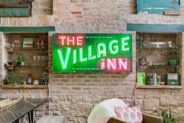 The Village Inn By Dakota Gal Digs - Oak Park, IL