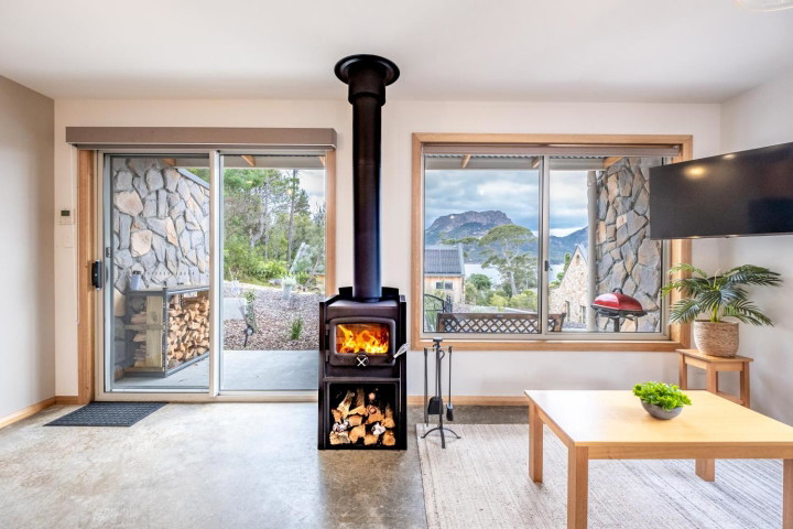 Freycinet Stone Studio 7 - Quartz - Coles Bay