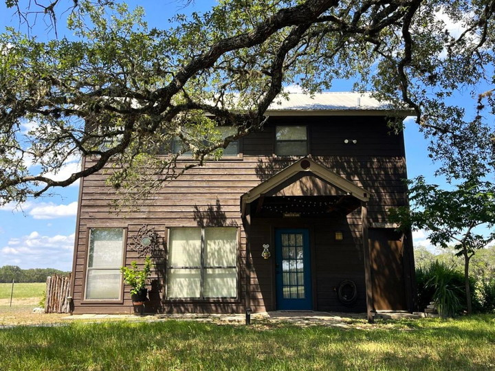 Private Cabin On 100 Scenic Acres With Balcony Views - Texas