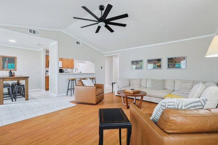 Family - Pet Friendly - Games - Walk To Nearby Park - Garland, TX