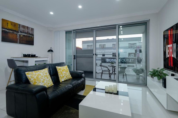 Spacious Apartment - 3 Min Walk To Train & Metro - Strathfield