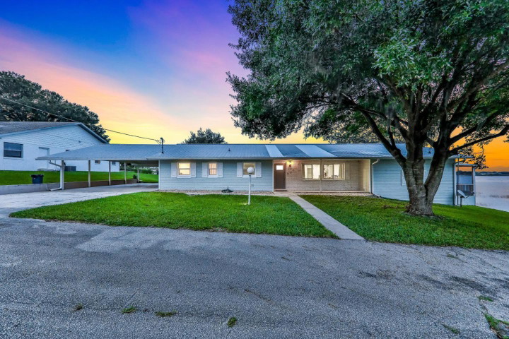 Dog-friendly Lakefront Home With Fast Wifi, Central Ac, Patio, & Game Room - Sebring, FL