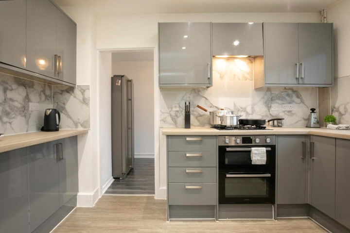 Nottingham Top Serviced Home - Chayil Experts -