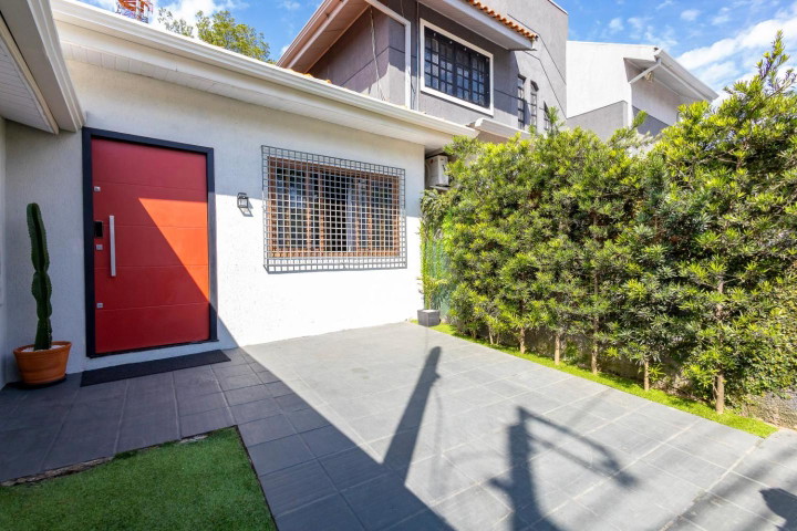 Casa Completa Com Garagem - Curitiba