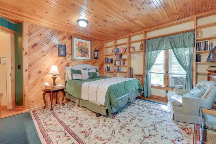 Hike, Explore & Unwind: Finger Lakes B&b Suite - Finger Lakes, NY