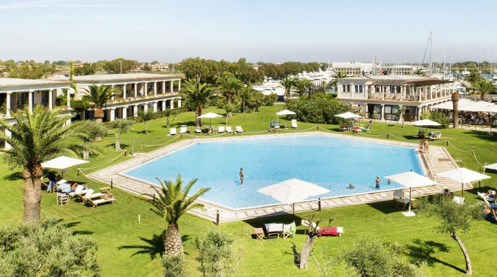 Porto Romano - The Marina Resort - フィウミチノ