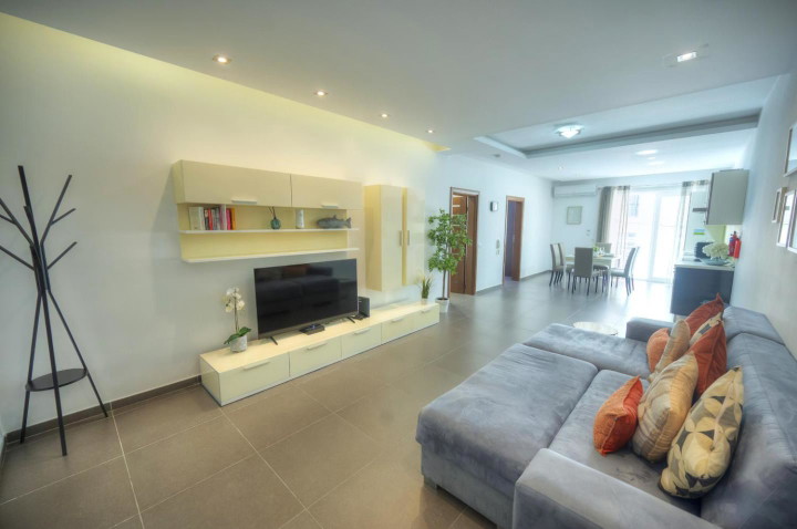 Bright & Large 2bedrooms In Sliema Center Mpor1-1 - 瓦萊塔