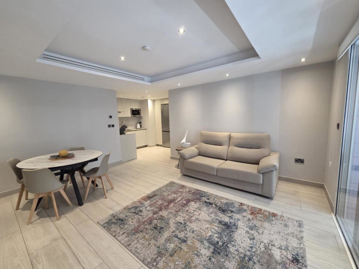 Luxury Marina Apartment, Pool, Views & Prime Location - Gibraltar