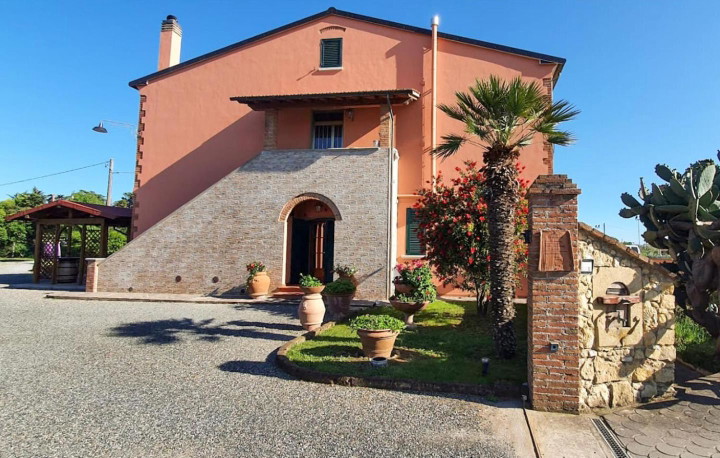 Lovely Apartment In Cecina - Cecina