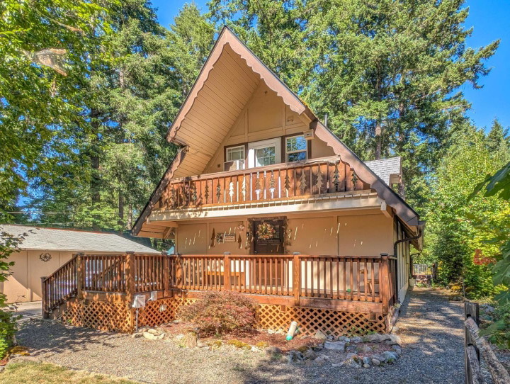 Coal Creek Chalet | Creek, Ac, Pet Friendly - Washington