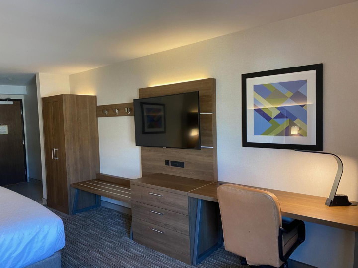 Holiday Inn Express & Suites Chatsworth By Ihg - Simi Valley, CA