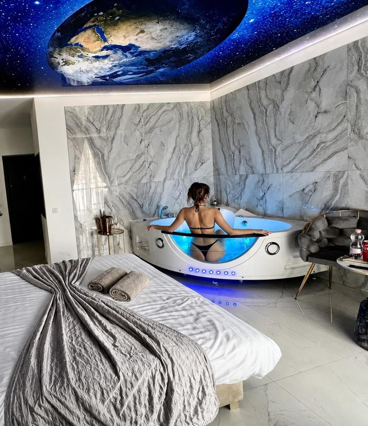 R U B I Jacuzzi Room By 50 Shades - Baia Mare