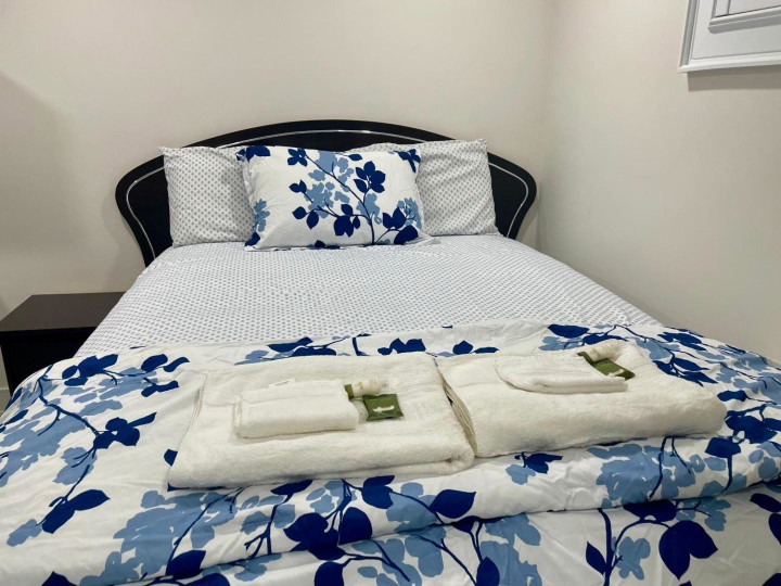 Luxury Basement-private Bdr & Bathroom With Free Parking In Toronto - Toronto