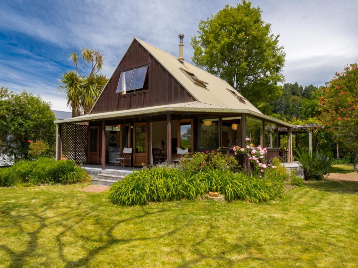 Secret Garden Lodge - Marahau Holiday Home - Kaiteriteri