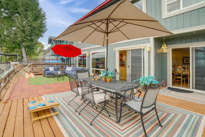 Waterfront Clear Lake Home W/ Game Room & Deck! - Lakeport, CA