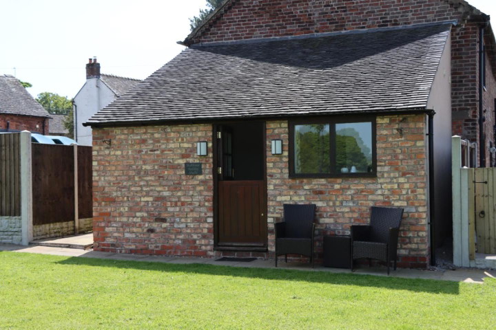 Malthouse Farm Cottage Studio - Cheshire