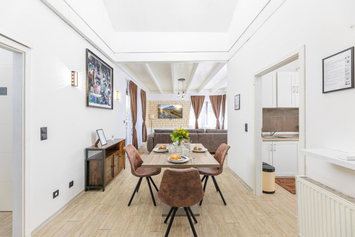 Große Ferienwohnung 150 Qm, 8 Gäste, 4 Sz, 2 Bäder, 24 Qm Terrasse Mit Grillplatz, 2 Parkplätze - Deidesheim