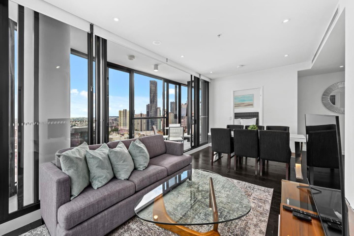 City Views 2br Apt With Infinity Pool & Huge Gym! - Balmoral