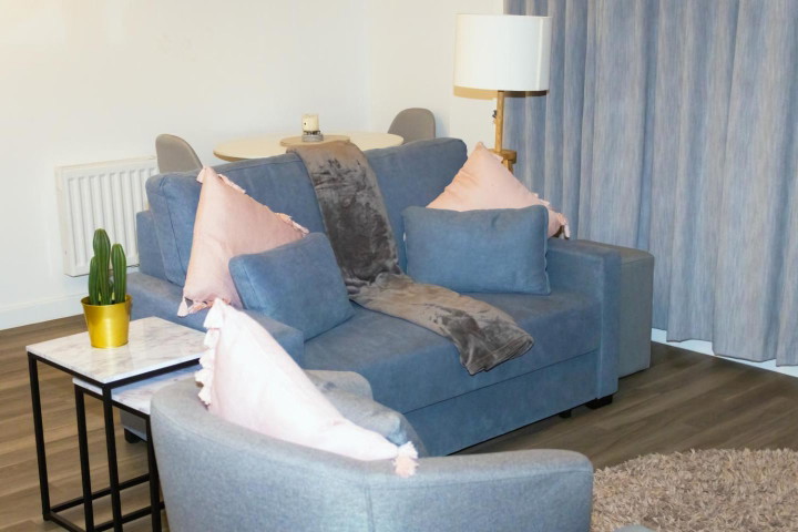 Luxurious Mk Apartment With Balcony - Buckinghamshire