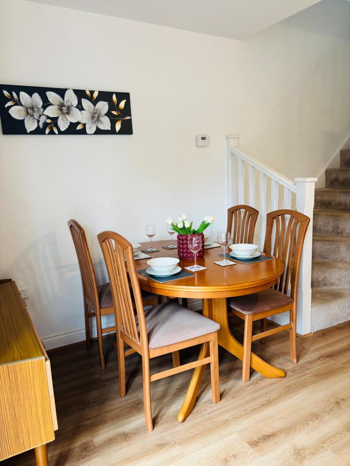 Penuel 3-bedroom Retreat With Workspace In Central Sutton-in-ashfield - Mansfield
