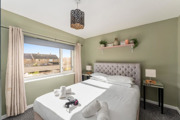 Rabbit Haven- Near Bicester Village & Town - Shirestays - Bicester
