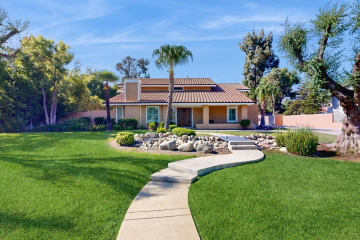 Water Purifier, Large Pool, Outdoortv Dining Grill - Rancho Cucamonga, CA