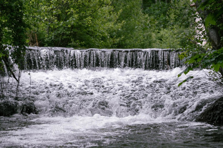 Nuit Romantique Insolite Dans Une Cascade - Annonay