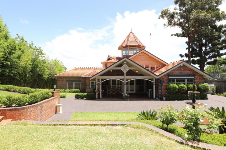 Best Place To Stay Grand Sydney Castle Home, Wedding, Business Conference, Work Stay, Family Reunion Sleeps 25 Plus - Hornsby