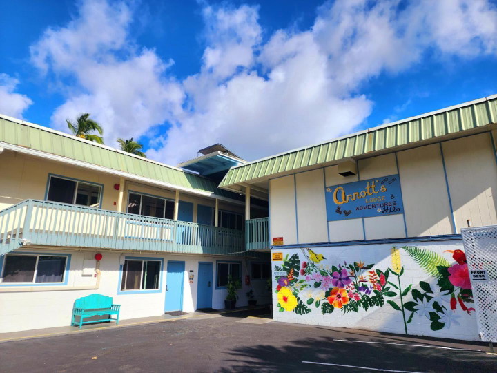 Arnott's Lodge & Hiking Adventures - Hawaii
