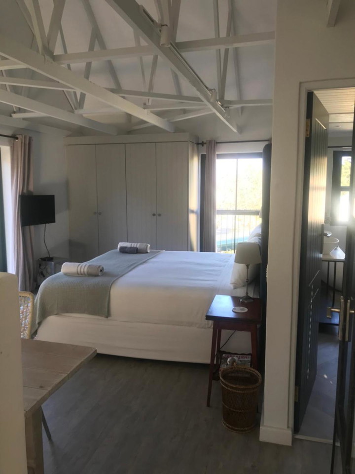 Comfortable Room With Large En Suite Bathroom - Franschhoek
