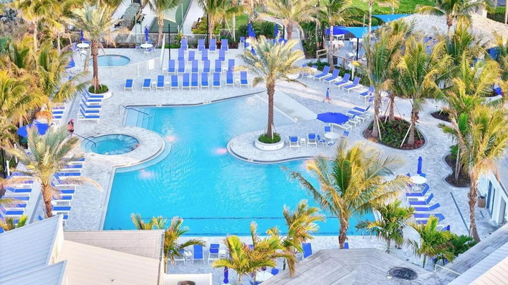 Chic Ocean Getaway - Walk To Beach, Pool & Hot Tub - Fort Pierce, FL