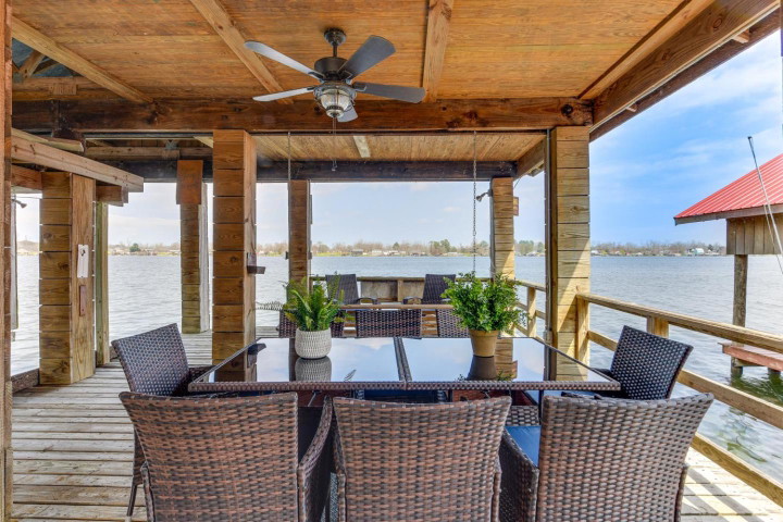 Lakefront Oscar Home W/ Game Room + Boat Dock! - Livonia, LA