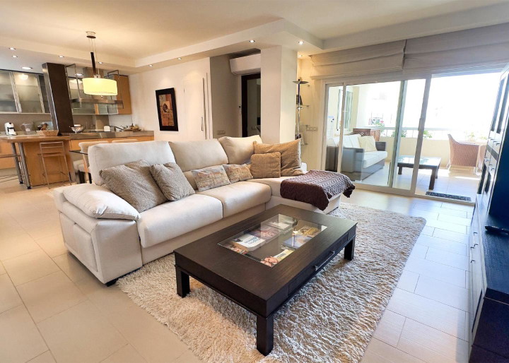 Central Two Bedroom Apartment On The Second Line Of The Beach In Marbella. - Marbella