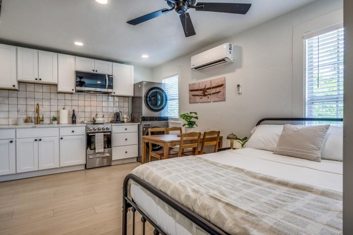 The Vanderbilt Mansion Apt 11 Near Downtown & Twu - Denton, TX