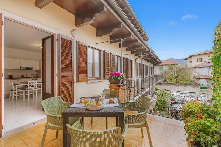 Petalo Bianco: 100m From Lake, Parking And Balcony - Happy Rentals - Piedmont