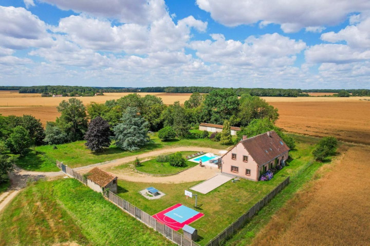 Crazy Villa Chalonie 28 - Heated Pool - Soccer - Basket - 2h Paris - 30p - Eure-et-Loir