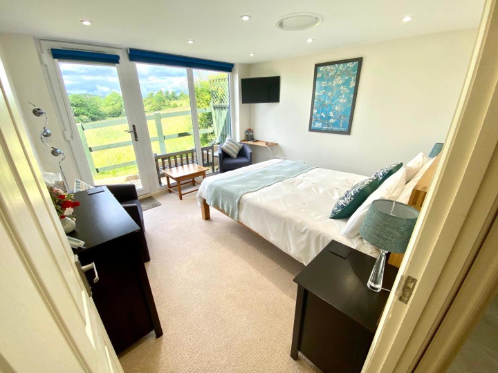 A Secluded Self Contained Country Suite With A View - Parking, Easy Access To Bath - Bradford-on-Avon