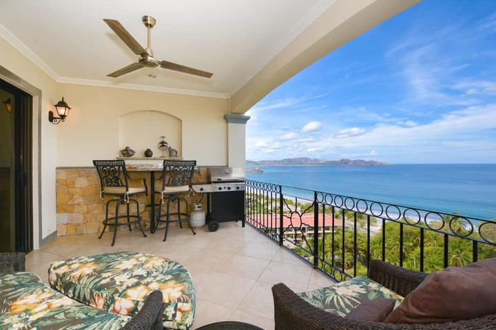 Fifth-floor Condo With Breathtaking Ocean Views, Stylish Interior & Prime Location Near Flamingo Beach - Guanacaste Province