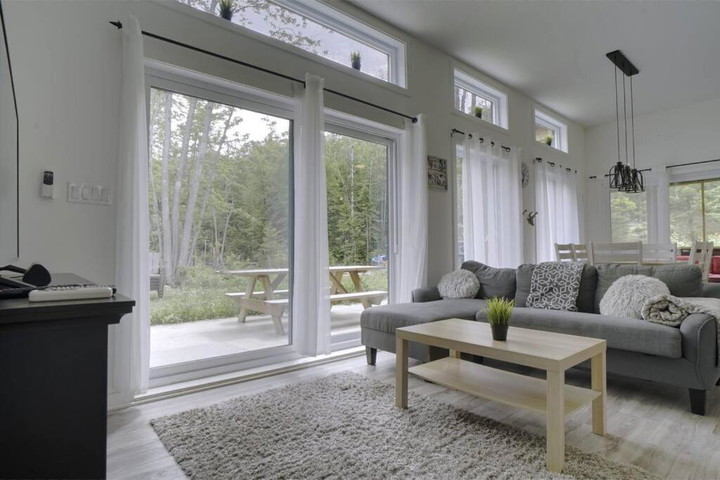 Chalet L'écureuil (Waterfront, Modern, Spa, Bbq) - New England