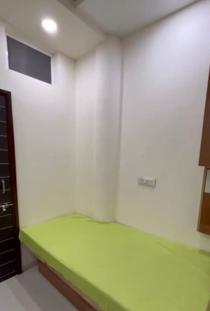 Om Heights Hostel For Males Only Includes Free Lunch And Dinner - Indore