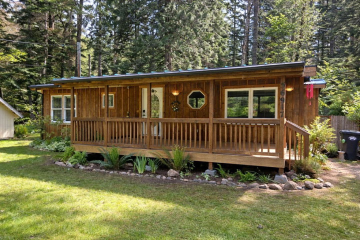 Cedar Cabin At Rainier Entrance-hot Tub And Cinema - Mount Rainier, WA