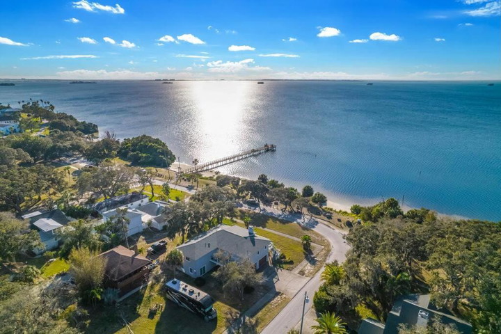 Breathtaking Waterfront Crystal Beach Getaway! - Dunedin, FL