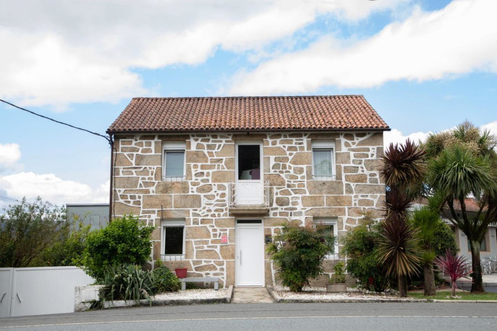 Charming House In Teo With Balcony And Parking Included - Ames